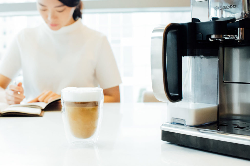 [ 專訪 ] 一杯濃郁咖啡，品出創作人生的酸甜甘苦 – 鄧九雲 ft. Philips Saeco 全自動義式咖啡機 - EVERYDAY OBJECT