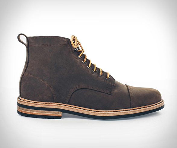 雨天裡的粗獷系男子：The Mark Boot 讓你在雨中依然從容瀟灑 - EVERYDAY OBJECT