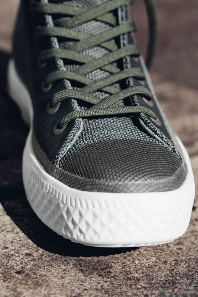 以輕量為題的摩登鞋款， Converse Chuck Modern 推出全新「Colors」系列挑戰材質與外觀的改革。 - EVERYDAY ...