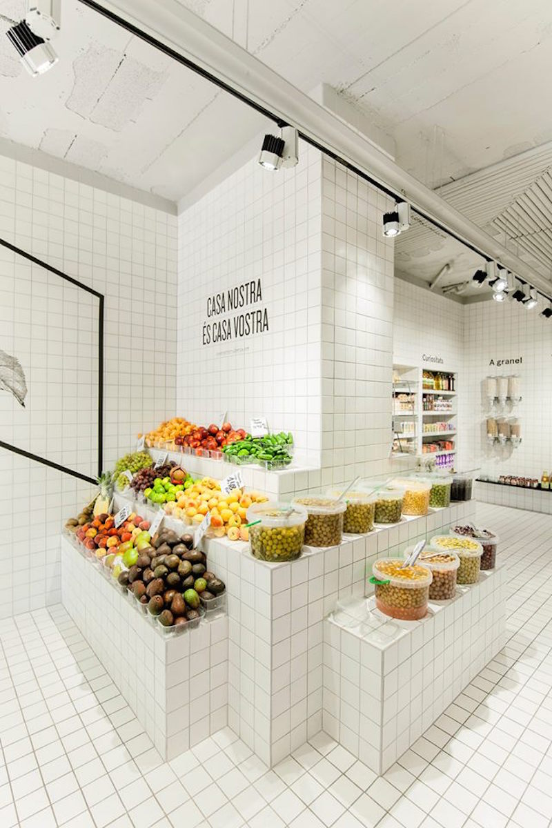 今天吃水果了？巴塞隆納超美水果行 - Casa Nostra Fruit Store by Miriam Barrio Studio ...