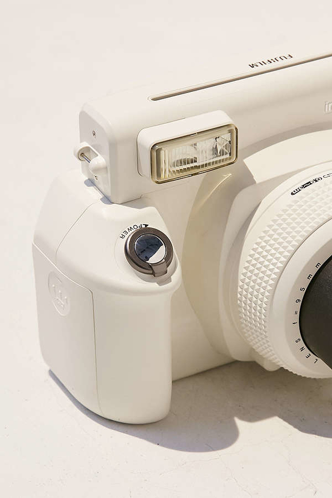 全白外殼的Fuji instax WIDE 300，集結時尚外表與友善功能於一身 - EVERYDAY OBJECT