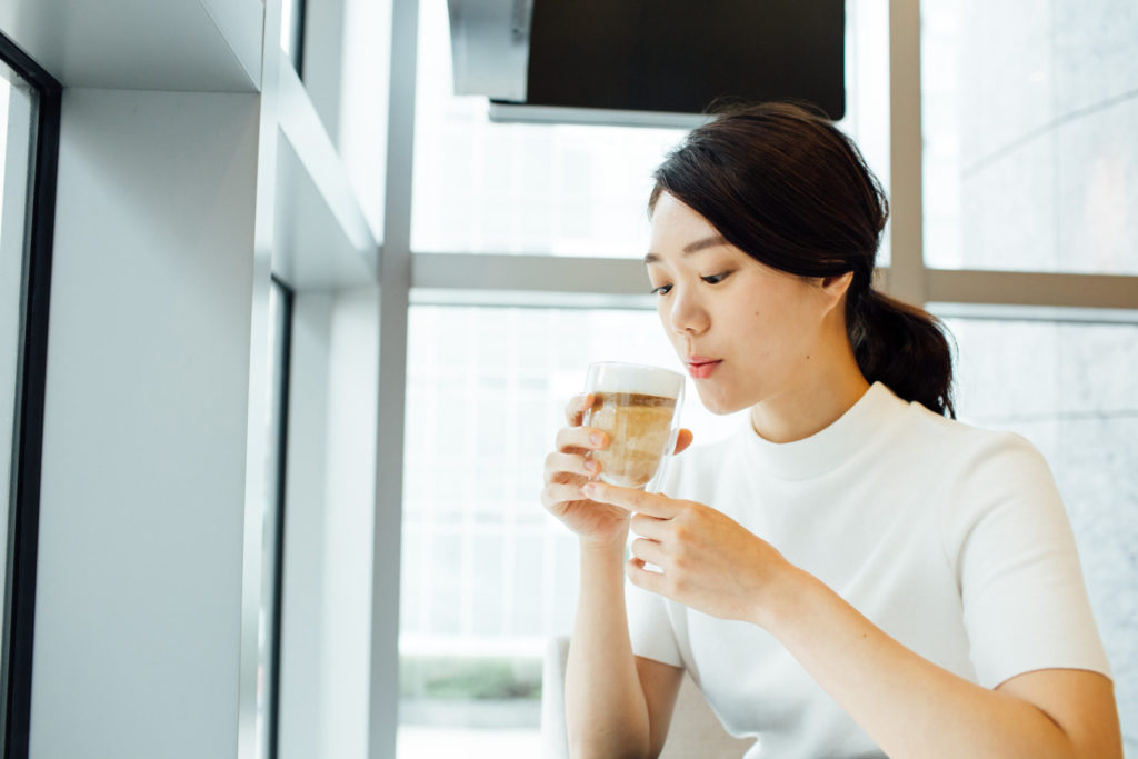 [ 專訪 ] 一杯濃郁咖啡，品出創作人生的酸甜甘苦 – 鄧九雲 ft. Philips Saeco 全自動義式咖啡機 - EVERYDAY OBJECT