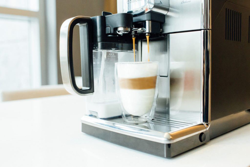 [ 專訪 ] 一杯濃郁咖啡，品出創作人生的酸甜甘苦 – 鄧九雲 ft. Philips Saeco 全自動義式咖啡機 - EVERYDAY OBJECT