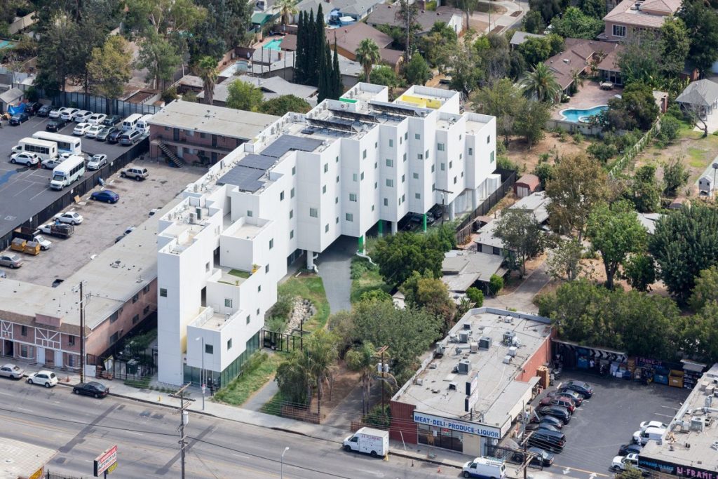 LA的「Crest Apartments」讓你對老人公寓完全改觀 - EVERYDAY OBJECT