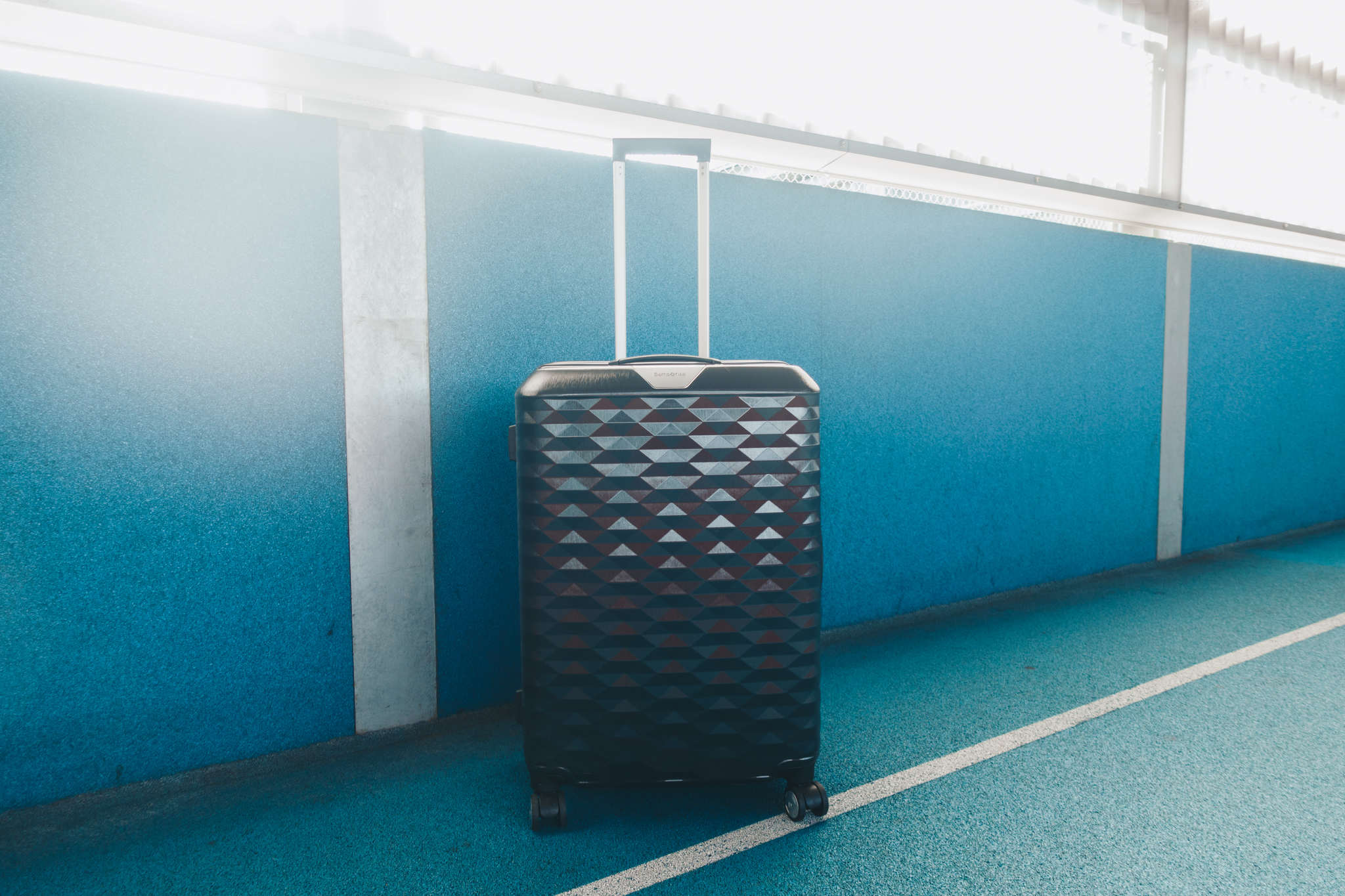 ISSUE 016 員工旅遊｜挑戰東京折扣季的EO員旅 - 我們拉的是 Samsonite Polygon 寶石箱 - EVERYDAY OBJECT