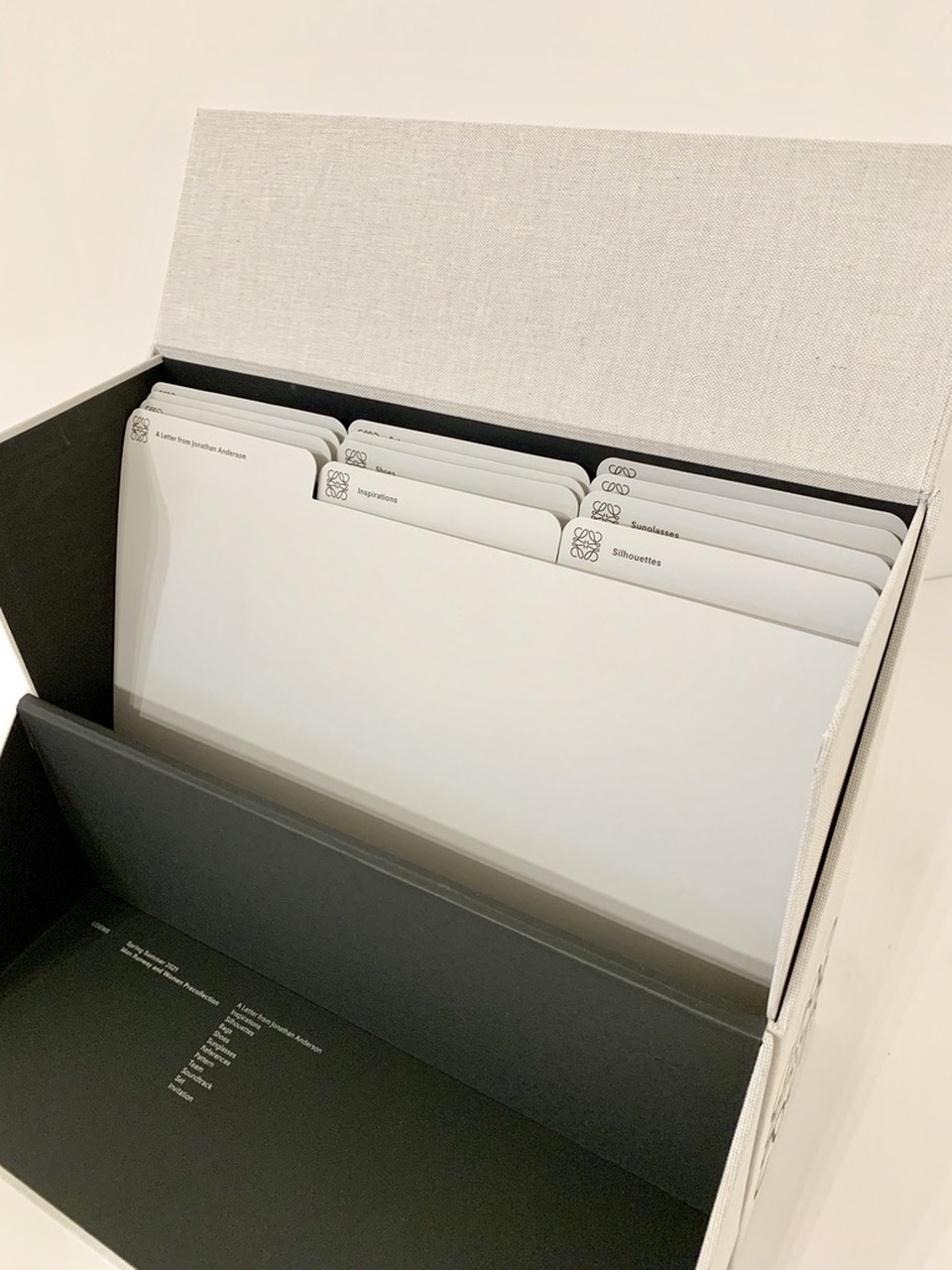 Loewe 2021 SS「Show in a Box」－面對疫情以盒代秀的創意智慧 - EVERYDAY OBJECT