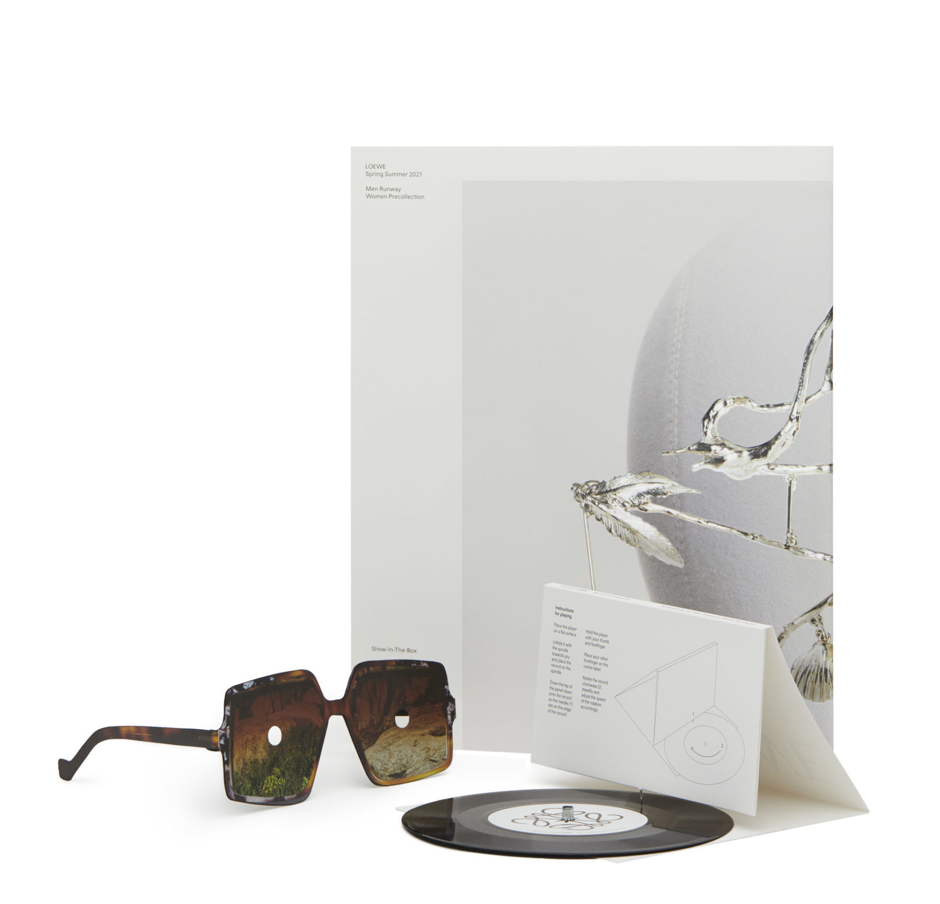 Loewe 2021 SS「Show in a Box」－面對疫情以盒代秀的創意智慧 - EVERYDAY OBJECT