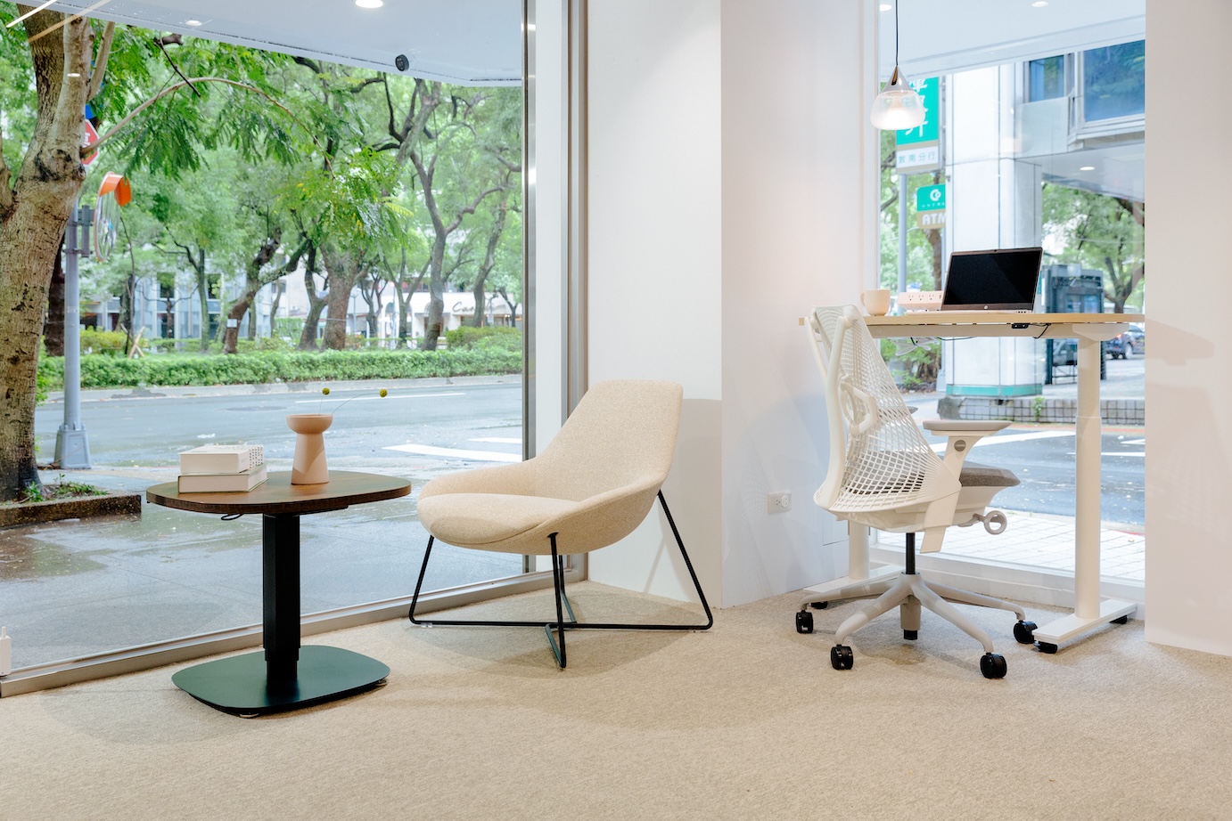 讓日常保持和諧的祕密武器： MOTTI 升降桌從「人」出發，陪你一起把生活過得恰到好處 - EVERYDAY OBJECT