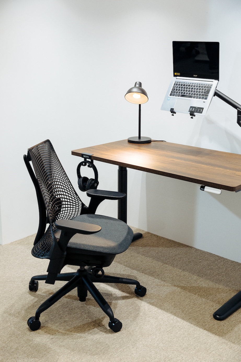 讓日常保持和諧的祕密武器： MOTTI 升降桌從「人」出發，陪你一起把生活過得恰到好處 - EVERYDAY OBJECT