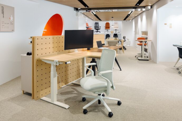 讓日常保持和諧的祕密武器： MOTTI 升降桌從「人」出發，陪你一起把生活過得恰到好處 - EVERYDAY OBJECT