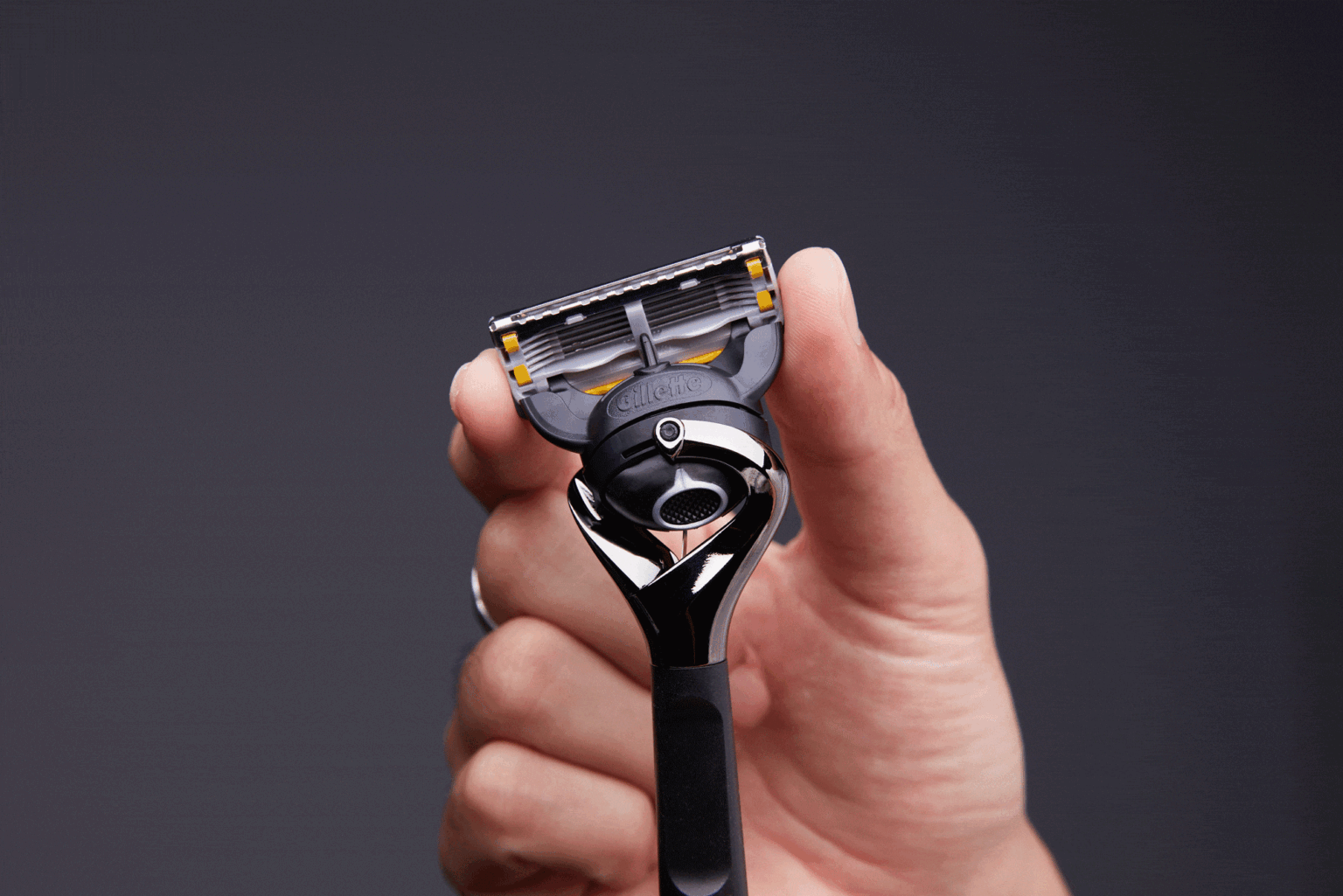 「洗臉台上最美物件 - ProGlide 酷黑磁吸限定組」- 追求生活品味的起心動念，從一支吉列刮鬍刀開始講究。 - EVERYDAY OBJECT