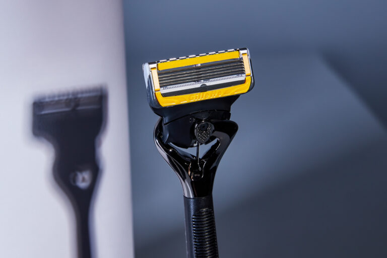 「洗臉台上最美物件 - ProGlide 酷黑磁吸限定組」- 追求生活品味的起心動念，從一支吉列刮鬍刀開始講究。 - EVERYDAY OBJECT