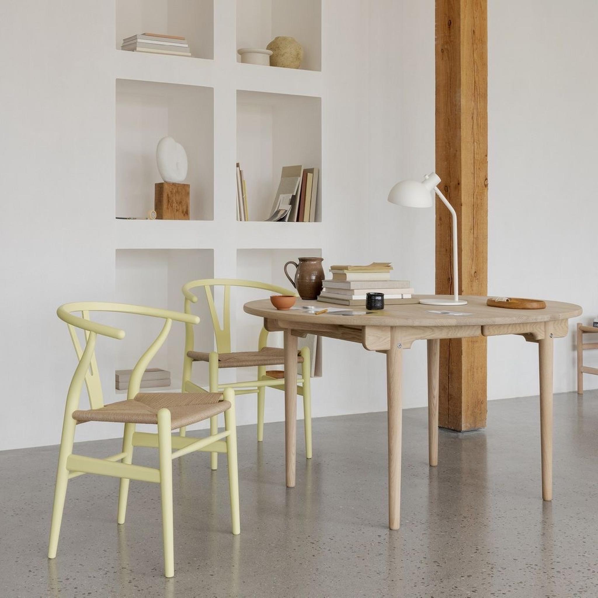 大家都很熟悉的 Y Chair 將推出全新的色彩 – 注入活力於古典又經典的 CH24 Wishbone 單椅