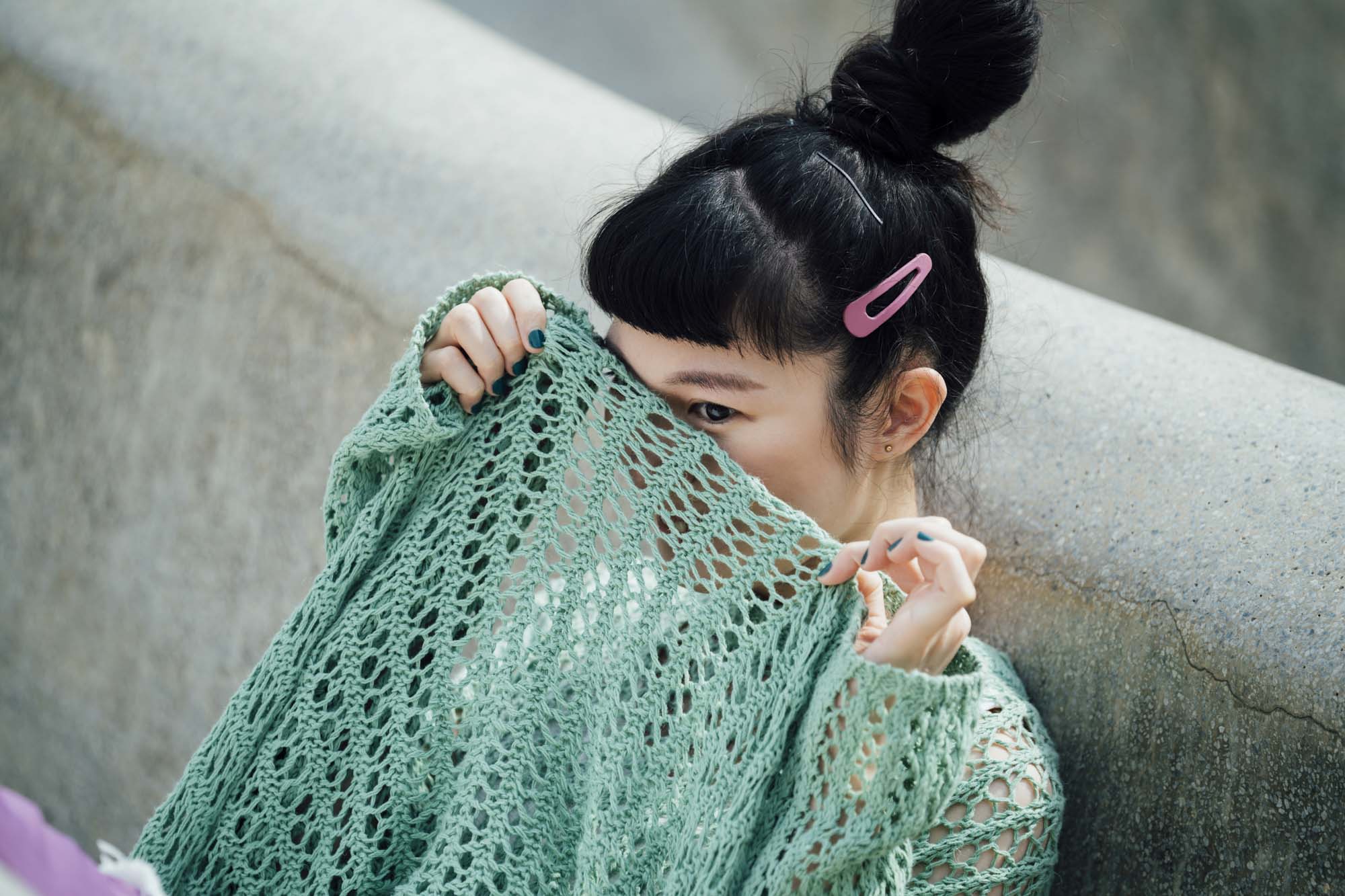 [ 專訪 ] 讓對比的反差成為記憶點：插畫家 Estete × Trippen 的撞色系穿搭 - EVERYDAY OBJECT