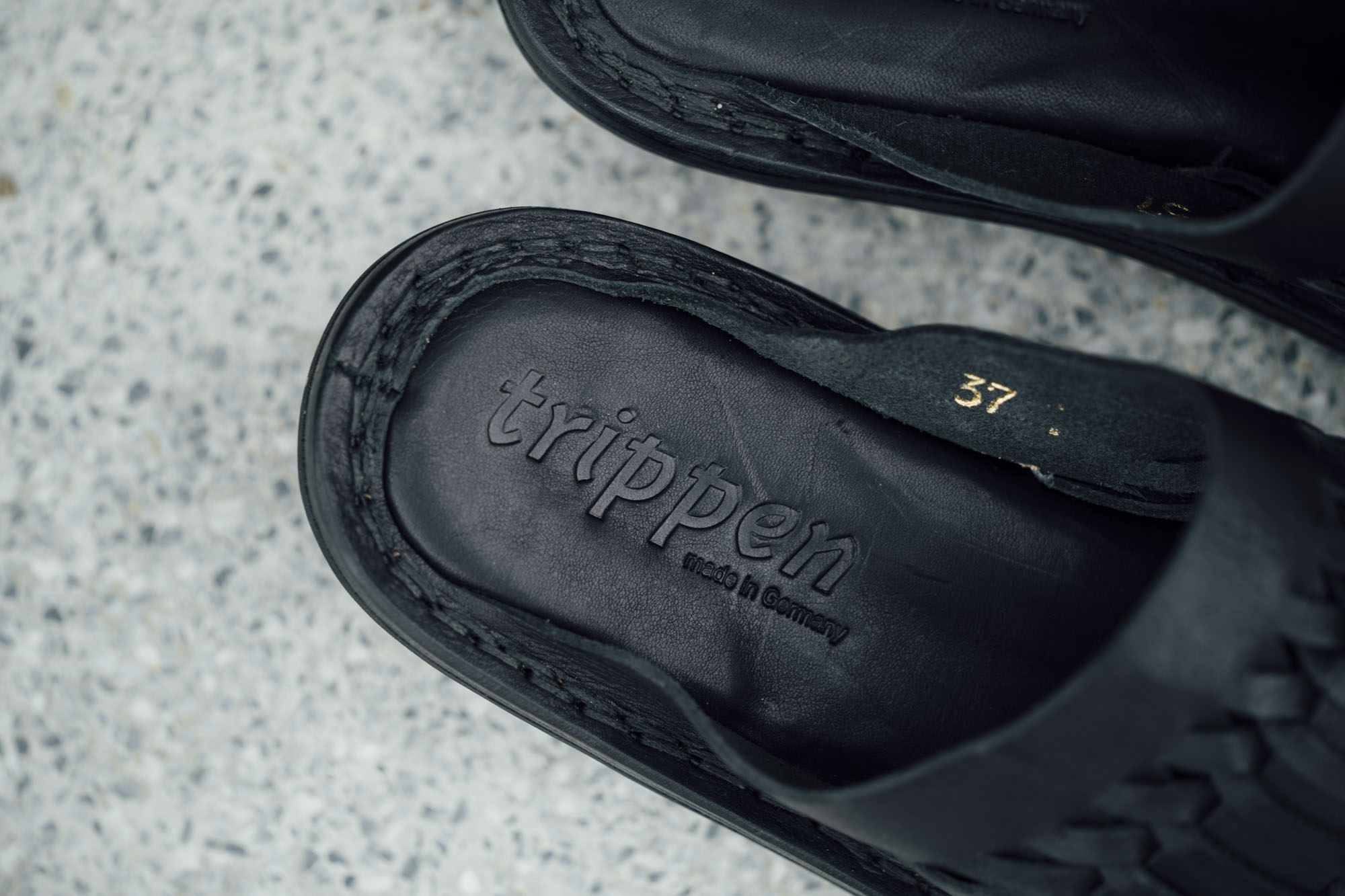 [ 專訪 ] 讓對比的反差成為記憶點：插畫家 Estete × Trippen 的撞色系穿搭 - EVERYDAY OBJECT