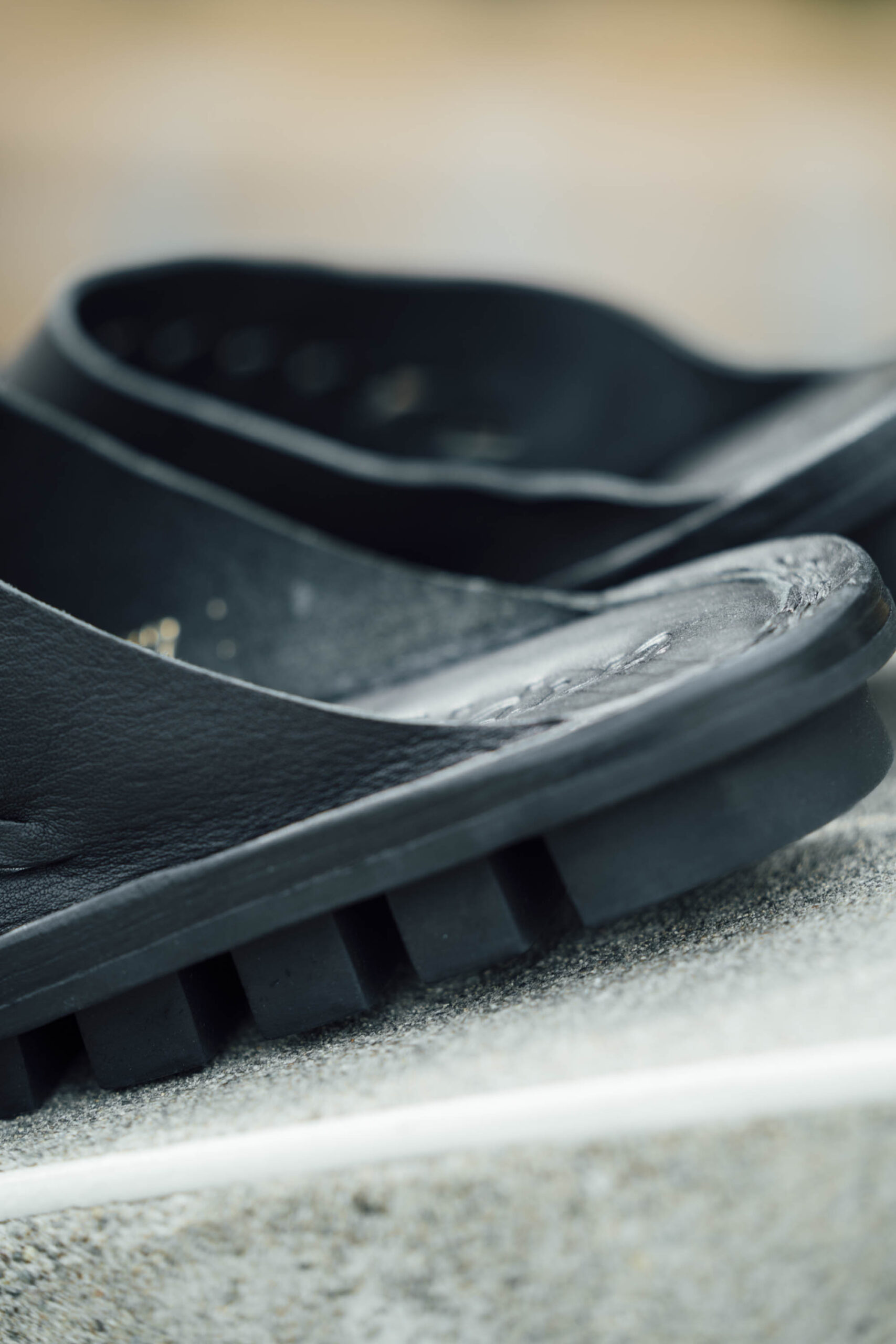 [ 專訪 ] 讓對比的反差成為記憶點：插畫家 Estete × Trippen 的撞色系穿搭 - EVERYDAY OBJECT