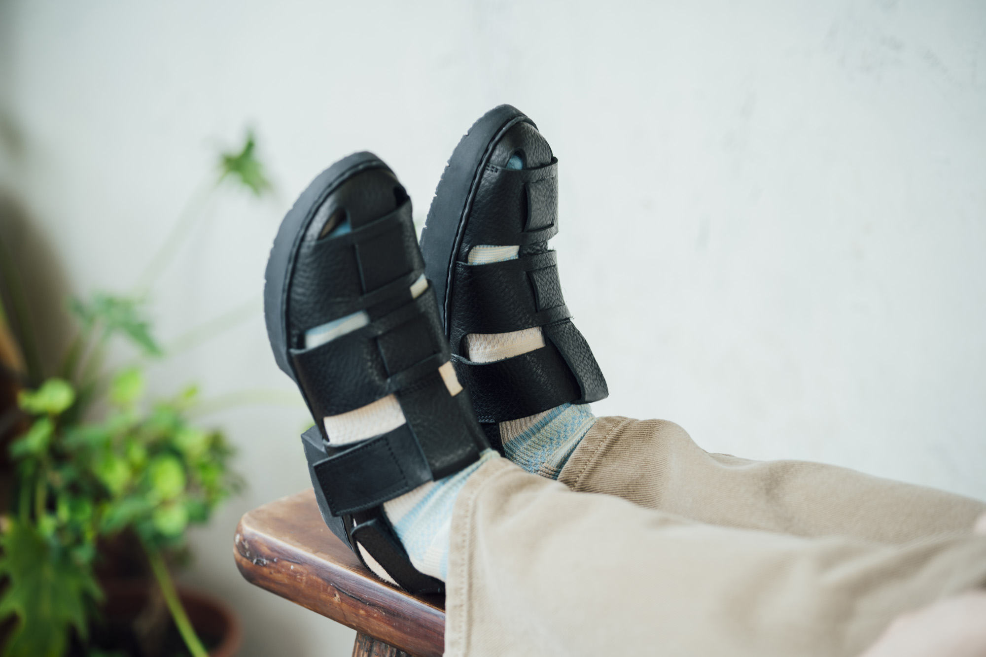 [ 專訪 ] 讓對比的反差成為記憶點：插畫家 Estete × Trippen 的撞色系穿搭 - EVERYDAY OBJECT