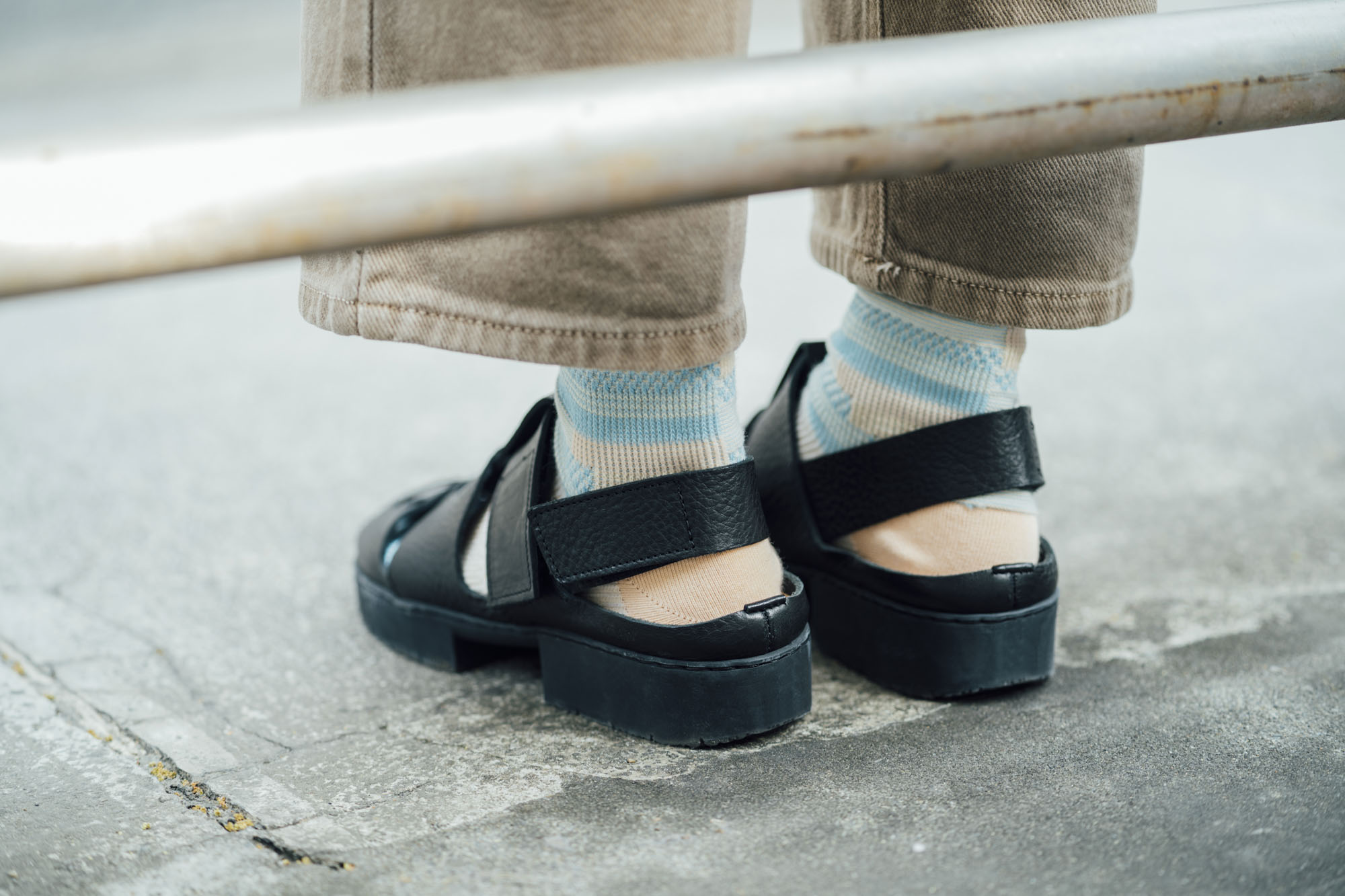 [ 專訪 ] 讓對比的反差成為記憶點：插畫家 Estete × Trippen 的撞色系穿搭 - EVERYDAY OBJECT