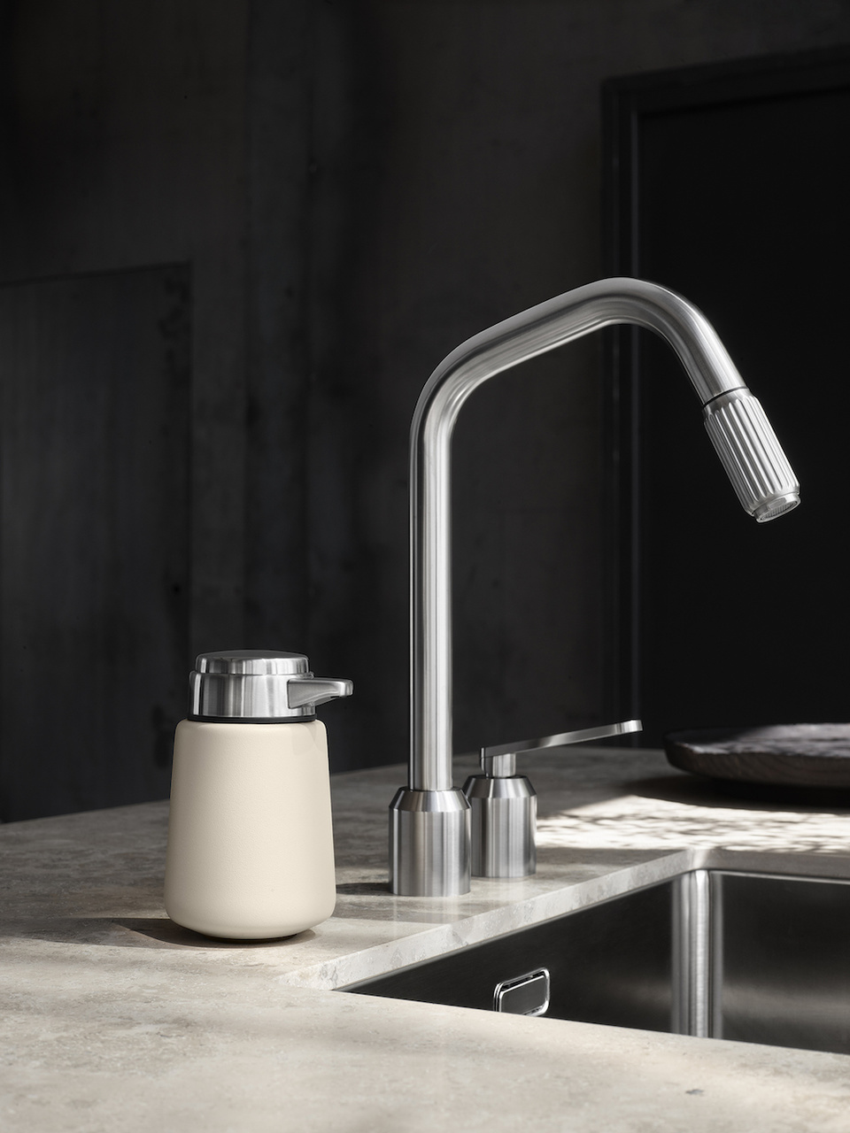 「垃圾桶之王當之無愧！」 VIPP Holger’s Beige 重回經典．全新沙色系列 - EVERYDAY OBJECT