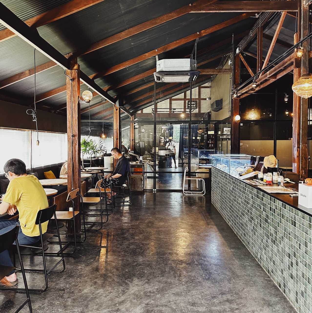 清邁人氣咖啡 GRAPH 以倉庫改建的第八號分店 GRAPH ground - 跟著dato逛清邁 - EVERYDAY OBJECT