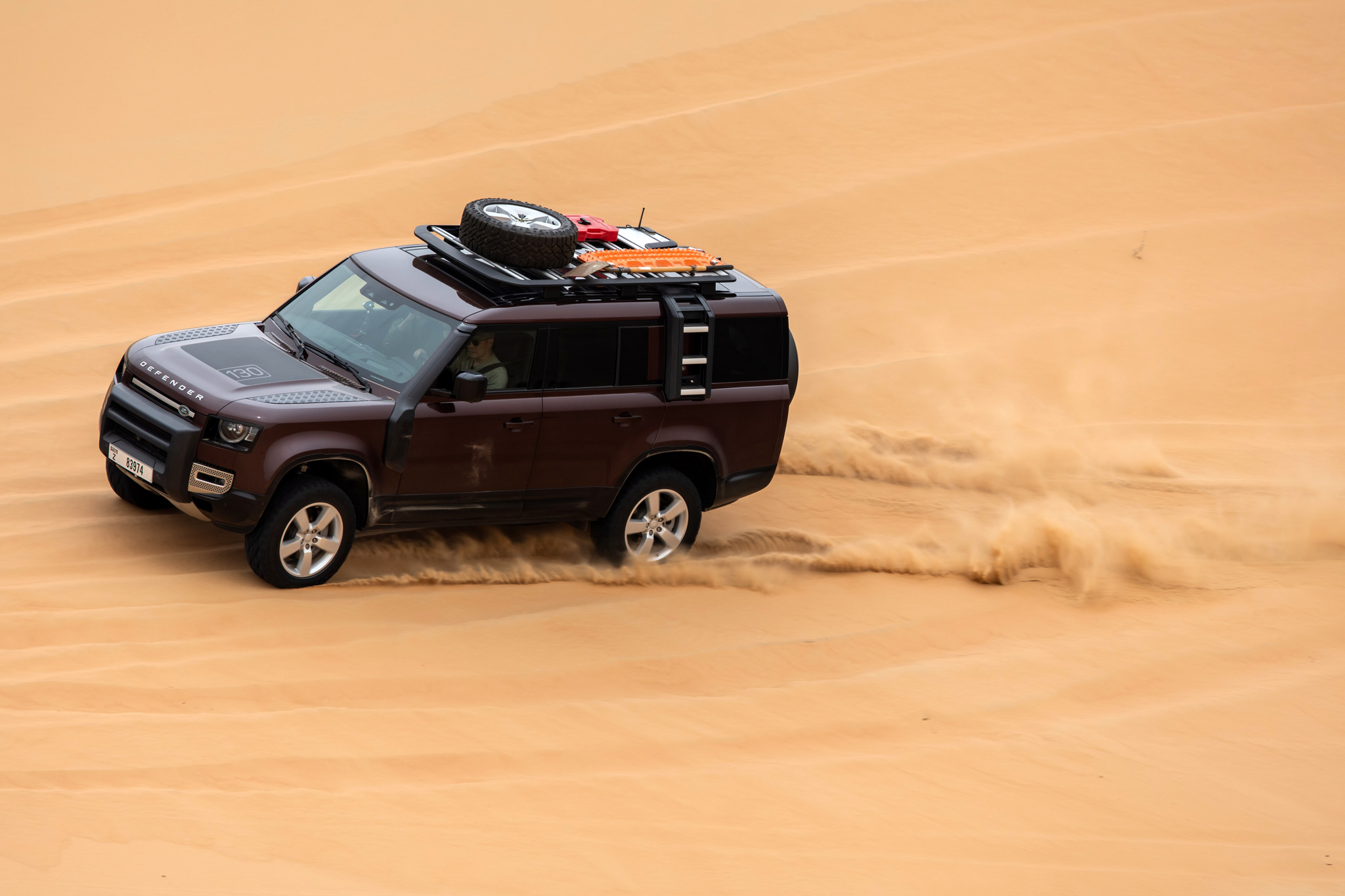 「面對它，持續面對它，這才是通過困境的方法」—— 開著 DEFENDER 130 在杜拜的沙漠馳騁探險 - EVERYDAY OBJECT