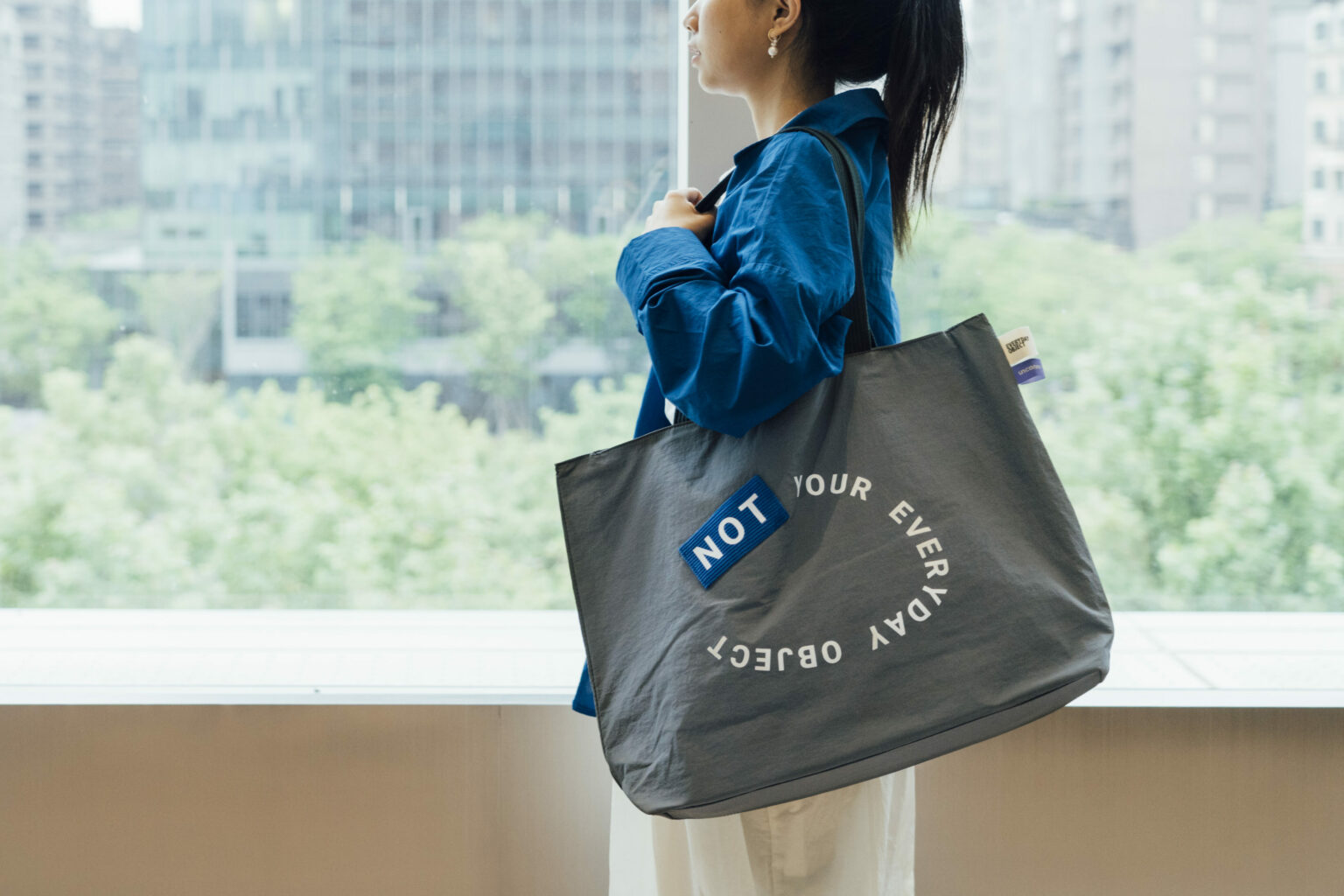 最大的小包！忠泰實驗品牌 UNCANNY × EO 推出聯名「偶包」 - EVERYDAY OBJECT