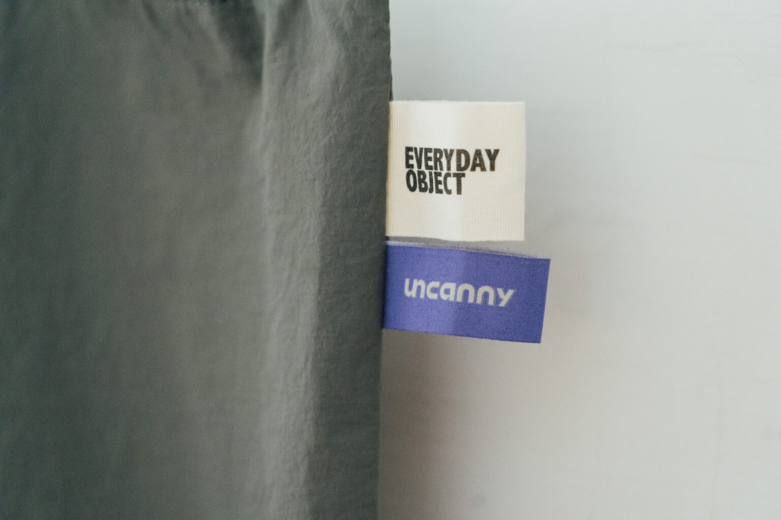 最大的小包！忠泰實驗品牌 UNCANNY × EO 推出聯名「偶包」 - EVERYDAY OBJECT