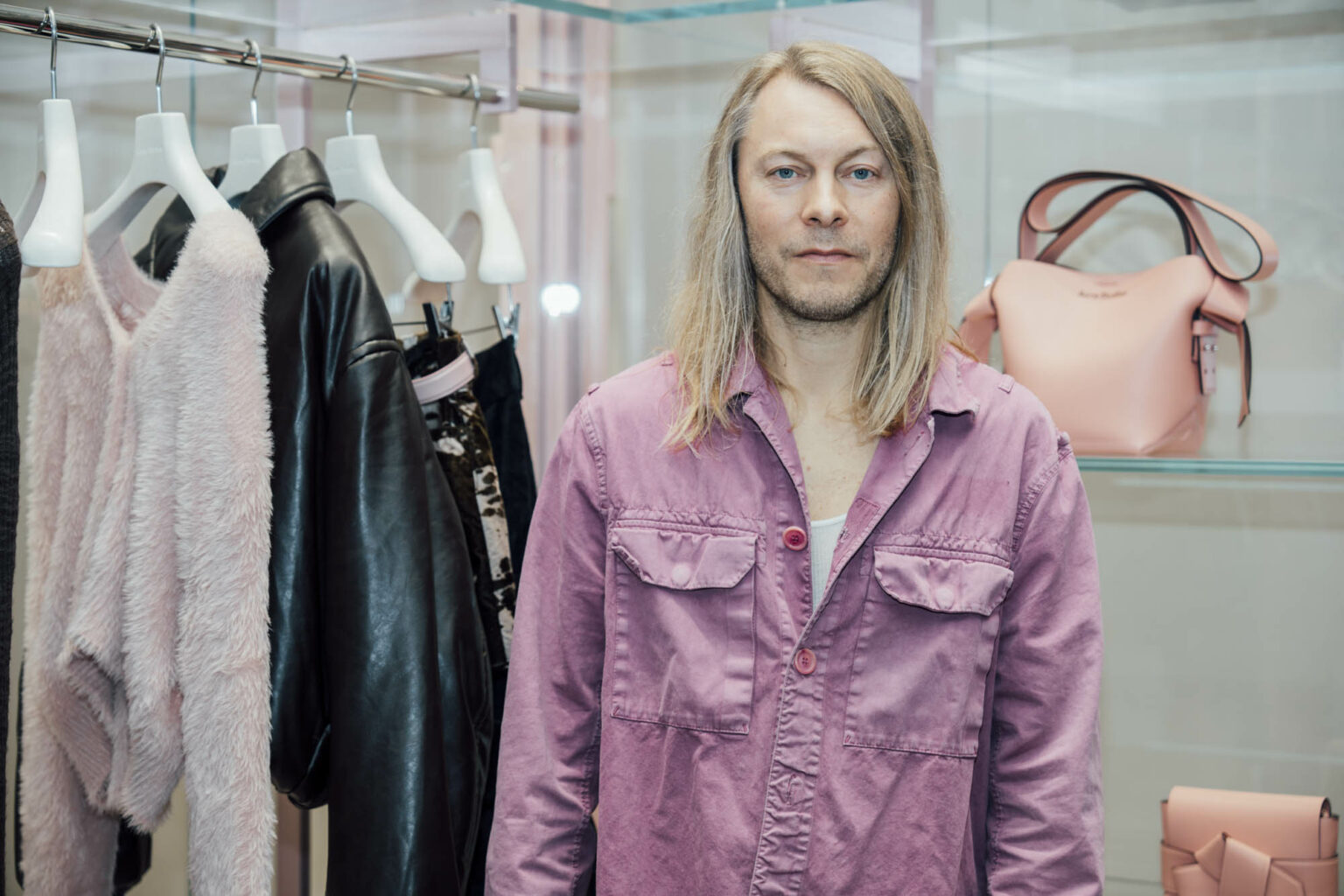 我是一個從消費者當起的執行長。」EO 與 Acne Studios CEO Mattias Magnusson 透過對談串連過去、現在、未來 ...