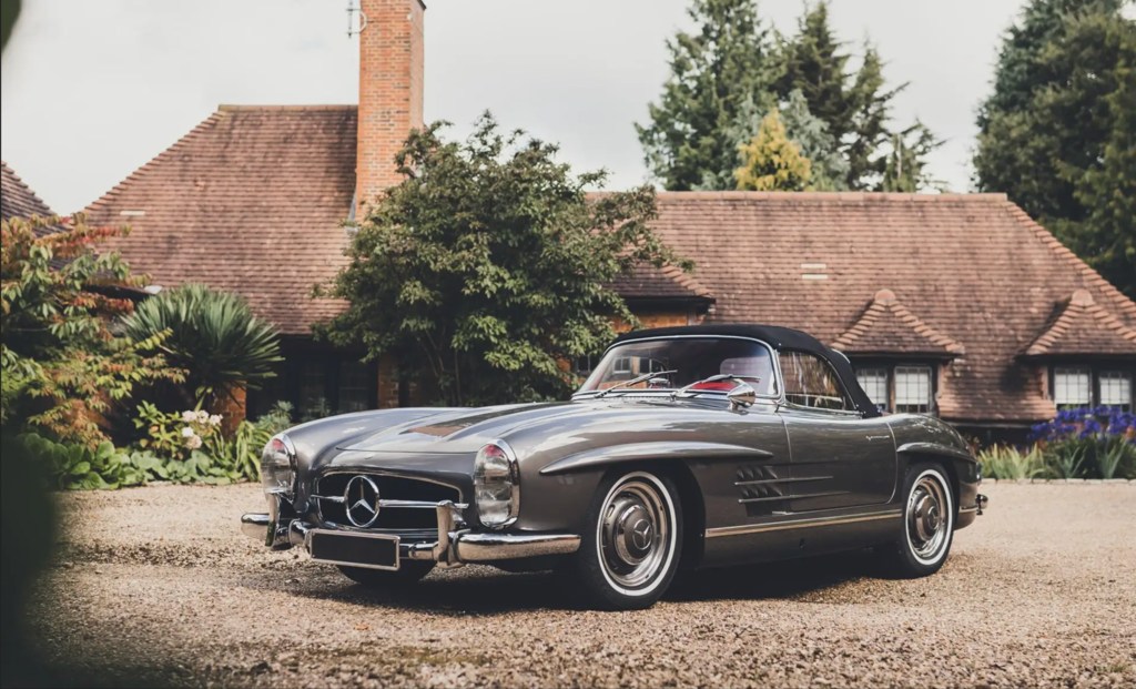 「50 年代敞篷汽車教主」賓士 300 SL Roadster 無與倫比復古雙門跑車，奢華美學與速度在現今依舊令人滿意。 - EVERYDAY OBJECT