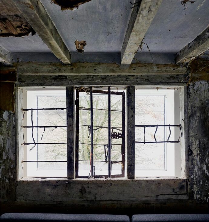 「廢墟風你可以接受？」枯藤、腐木、灰塵、老鳥巢是屋內的風貌： 300年歲月廢墟成為永續建築 - CROFT LODGE STUDIO ...