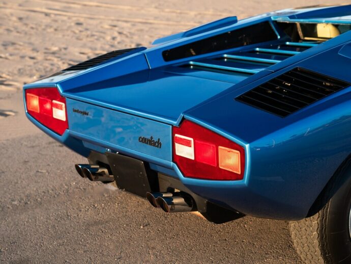 「比現代車更未來」1976 Lamborghini Countach 系列 LP 400 跑車，令人驚嘆的線條擄獲眾人芳心 ...