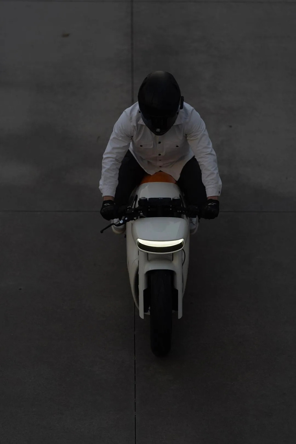 「新一代騎士的選擇」Real Motors 宣布推出 Ares 電動摩托車，以科幻電影啟發的未來感，不輸咖啡賽車的飆速能力 ...