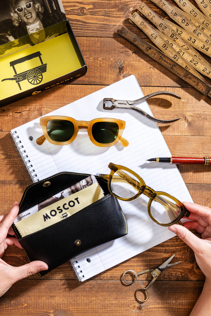 [ 專訪 ] 「原來 Andy Warhol 戴的就是這副眼鏡」- 紐約逾百年眼鏡 MOSCOT 第四代與第五代主理人 Dr. Harvey ...