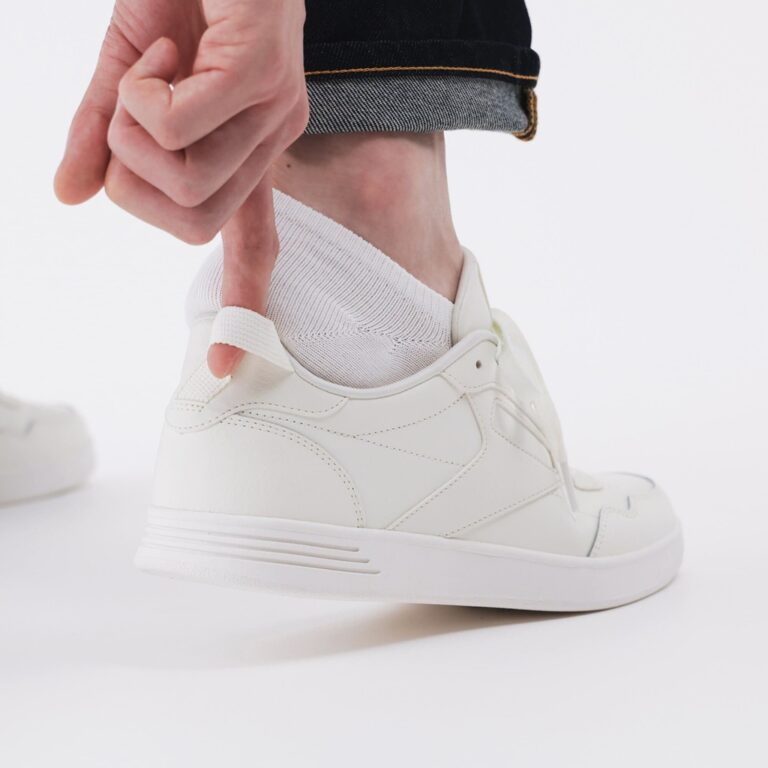 「MUJI x Reebok 合作款」史上首度聯名運動鞋新登場，以實惠價格、經典的白色皮革設計，打造怦然心動的鞋款 - EVERYDAY OBJECT