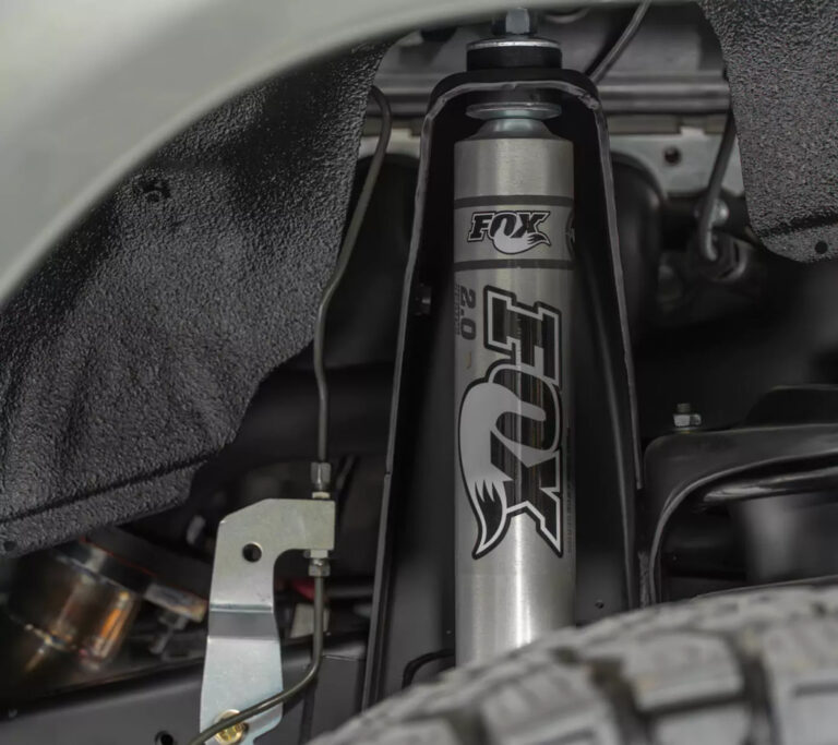 「經典與現代的完美契合」專注改造 Toyota Land Cruiser 車廠 TLC4x4，推出奢華古風越野車 - 1989 Toyota ...