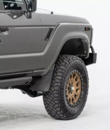 「經典與現代的完美契合」專注改造 Toyota Land Cruiser 車廠 TLC4x4，推出奢華古風越野車 - 1989 Toyota ...