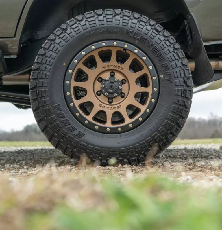 「經典與現代的完美契合」專注改造 Toyota Land Cruiser 車廠 TLC4x4，推出奢華古風越野車 - 1989 Toyota ...