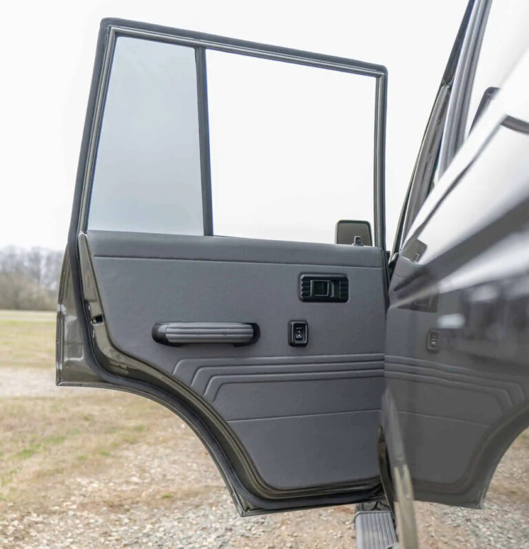 「經典與現代的完美契合」專注改造 Toyota Land Cruiser 車廠 TLC4x4，推出奢華古風越野車 - 1989 Toyota ...