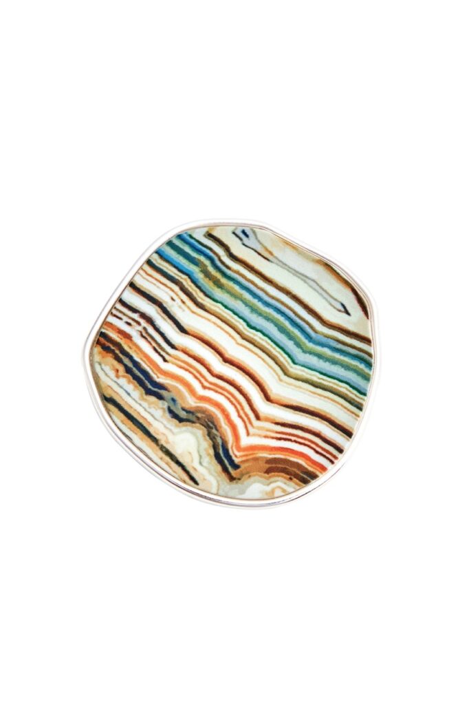 「真正的大地色系，礦物紋理穿在身上也如此好看」COS 攜手加州攝影師 Chris Perani 推出限量藝術系列服飾 - EVERYDAY ...