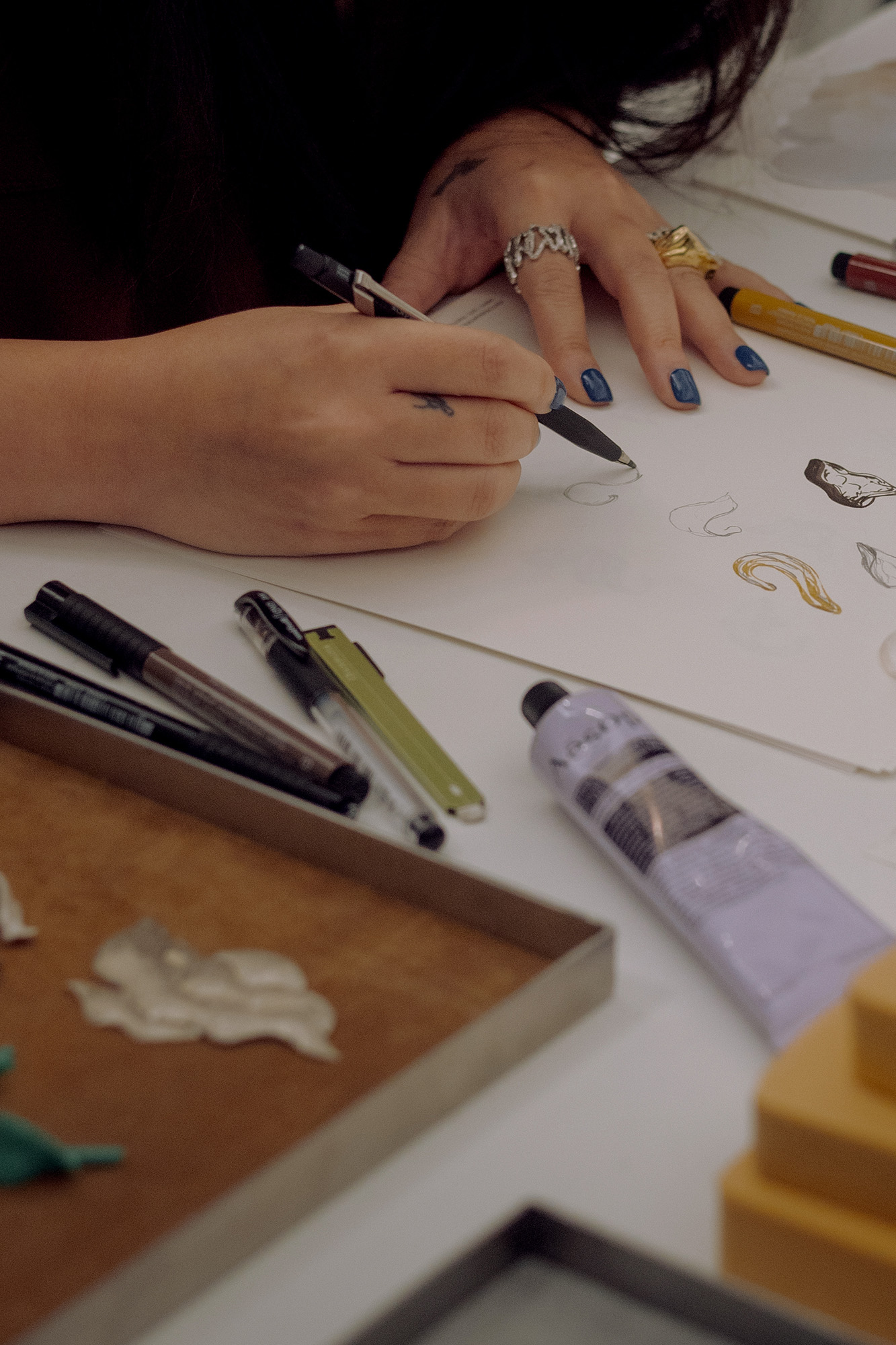 「Aesop首次推出飾品」把金屬花香調的詠香水做成配件 - EVERYDAY OBJECT