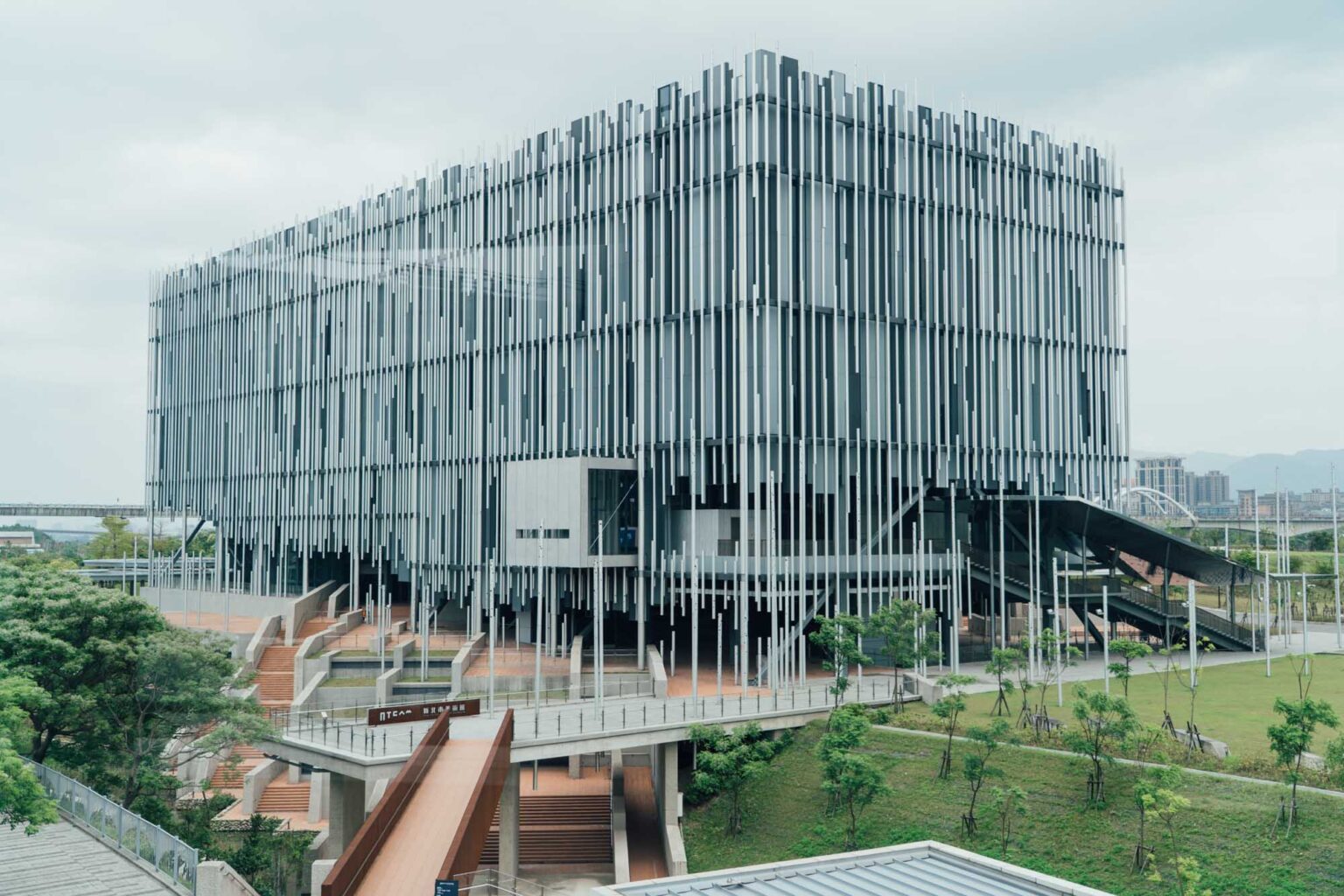[ EO開箱 ]「新北市終於有屬於自己的美術館」鶯歌新美館 4/25 正式開館，館區設計、開館展覽搶先看 - EVERYDAY OBJECT