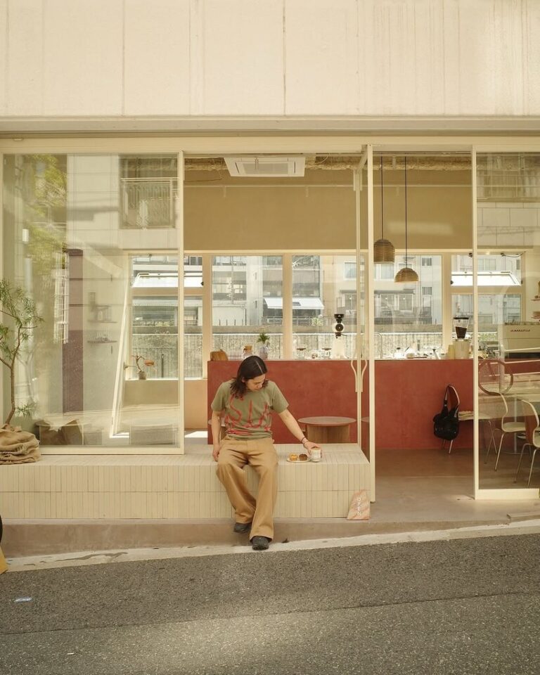 「色彩與細節平衡的美學」大阪中之島河畔咖啡廳，美濃瓷磚交織與紋理、大片淺色留白的舒適空間－heys Coffee - EVERYDAY OBJECT