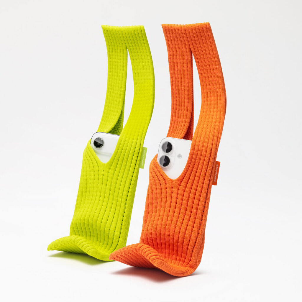 ISSEY MIYAKE 和 APPLE 合作推出專為 iPhone 設計的「iPhone Pocket」 - EVERYDAY OBJECT