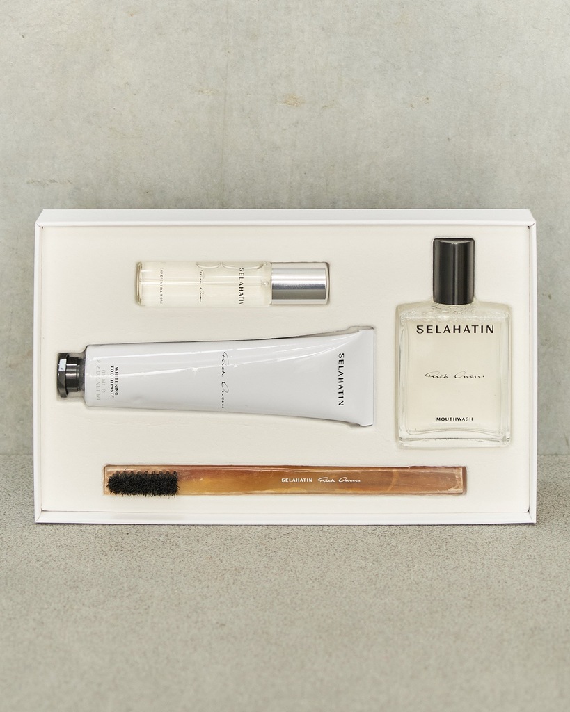 「Selahatin x Rick Owens 聯名牙刷旅行組」時尚界黑暗王子與瑞典口腔護理品牌攜手 - EVERYDAY OBJECT